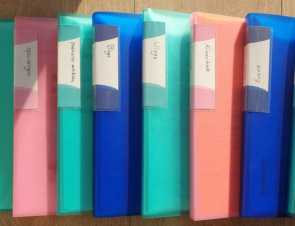 Mijn grond verrijken met A4 insteekmapjes van de Action - Redboots